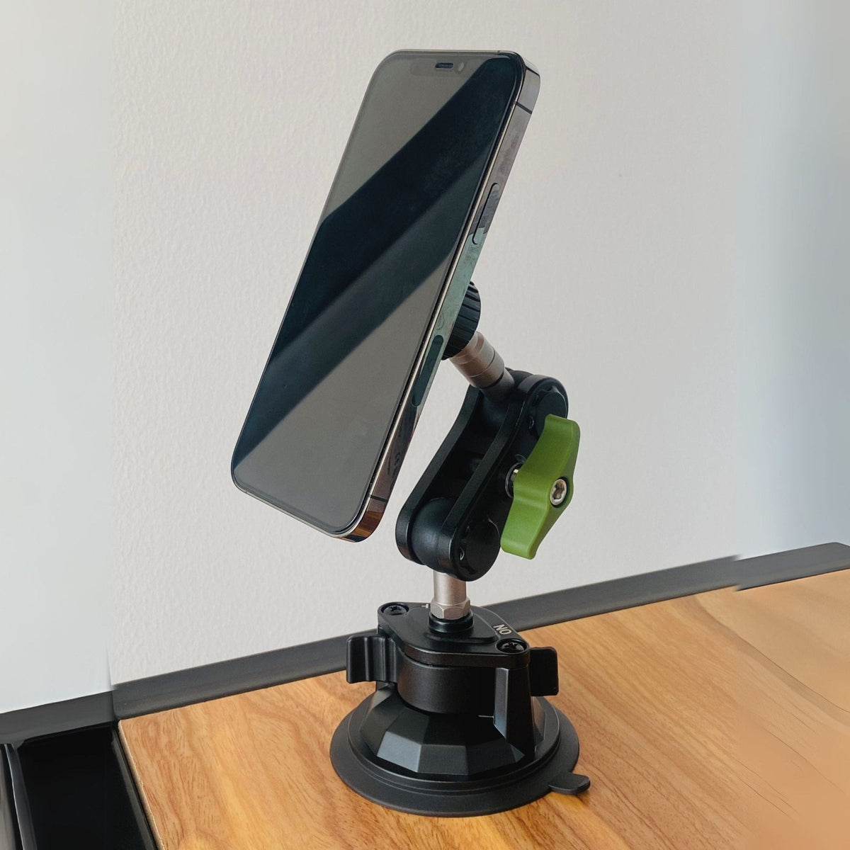 Green Lion Ultimate Magsafe Holder - Black